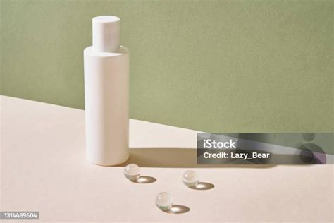 화장품 미용 모형 파스텔 배경에 흰색 병 건강관리와 의술에 대한 스톡 사진 및 기타 이미지 건강관리와 의술 공란 구도 Istock