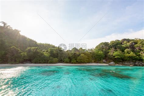蜜月湾美丽的绿色蓝海滨小海滩是泰国攀牙府穆岛斯米兰公园高棉岛潜高清图片下载 正版图片507217447 摄图网