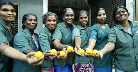 В Індії 11 бідних жінок купили один лотерейний квиток і виграли 1 2 мільйона У світі Судово