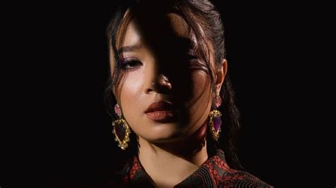 Mengabadikan Perasaan Cinta Bunga Reyza Lewat Single Perdana Wahai