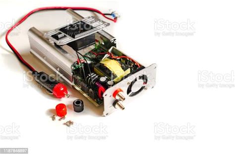 백색 배경에 격리 된 자동차 배터리에서 Ac로 전원 인버터dc Usb 메모리에 대한 스톡 사진 및 기타 이미지 Usb 메모리 금속 다양 Istock