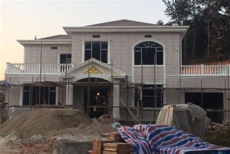 这款二层简约实用农村自建房业主加车库效果更佳