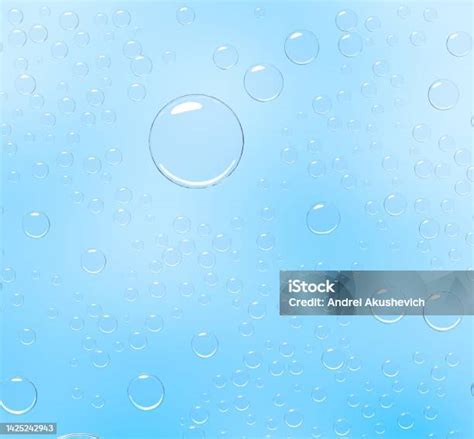 물 배경 아쿠아 구체가있는 파란색 배경에 기포 가벼운 반사를 가진 비 이슬 또는 응축 물방울 맑은 액체 공 또는 방울이있는 추상적 인 젖은 질감 3차원 형태에 대한 스톡
