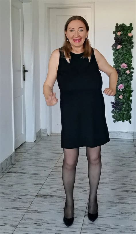 Huge Natural Tits Milf In Black Stckings And High Heels 28 Pics