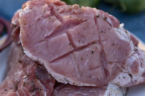 야외에서 조리되는 화격자에 튀김을위한 돼지 고기 스테이크 생 돼지 고기 고기에 대한 스톡 사진 및 기타 이미지 고기 날것 뒤뜰 Istock