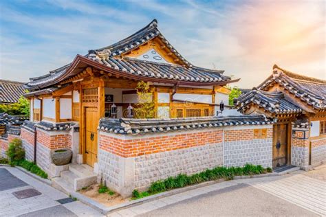 北村韩屋村在S的传统韩国样式建筑学 库存图片 图片 包括有 家庭 顽皮地 房子 拱道 历史 地区 64868731