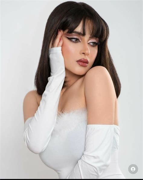 Beautiful Women Pictures Fashion Photography Poses Girly Photography