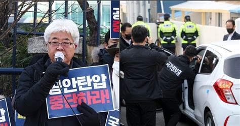 국정원 진보인사 전방위 압수수색에 시민사회 “공안탄압” 반발 민중의소리