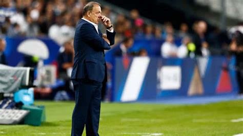 Dick Advocaat Praat Met Curaçao En Lijkt Tóch Weer Aan Nieuwe Klus Te Beginnen Voetbal Nunl