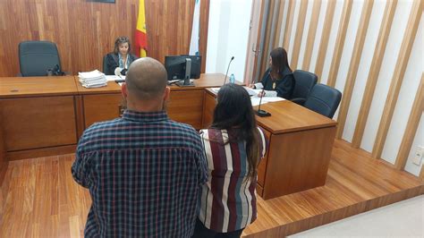 Absuelven A Los Padres Que Sacaron A Sus Hijas Del Colegio En Vigo Para