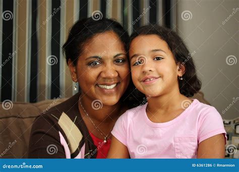 Moeder En Dochter Stock Foto Image Of Vrouw Mensen Laag