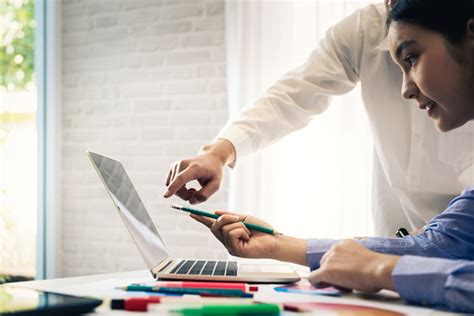 디자이너 사무실에서 직장에서 디자인 웹에 대 한 색상 견본 샘플 작업 아이디어 스타일 네트워킹 개념입니다 Cmyk에 대한 스톡 사진 및 기타 이미지 Istock