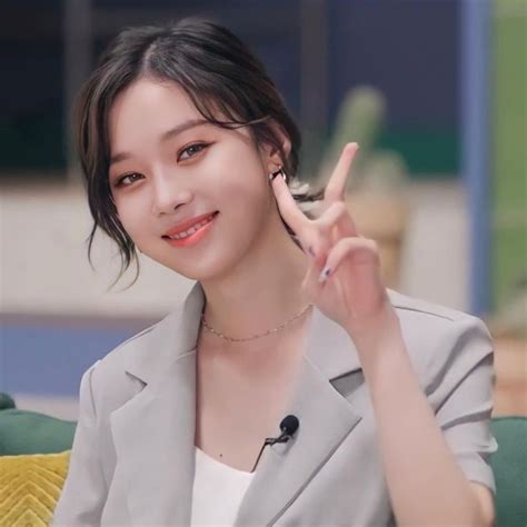 ปักพินโดย 𝐍𝐞𝐧𝐝 𝐭𝐢s 𝐥𝐨𝐯𝐢𝐨𝐧 ใน Kpop Girls
