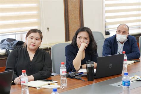 Өнөөдөр гахай өдөр Isee Mn