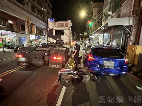 影／又是違停釀禍！高雄婦騎車擦撞大車「差點人生登出」