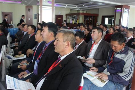 Бичил уурхайн эрх зүйн орчны шинэчлэл сэдэвт баруун бүсийн сургалт Увс аймагт боллоо