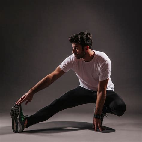 Free Photo Man Exercising On Dark Background
