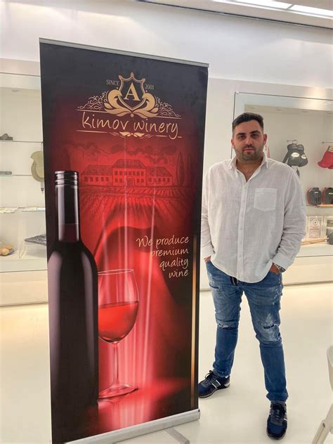 Големината на човекот се познава по однесувањето кога нема ништо и кога има се 🍷 Тоше Проески