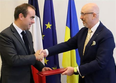 Україна і Франція підписали угоду у сфері безпеки та оборони