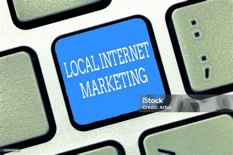 로컬 인터넷 마케팅 보여주는 텍스트 기호 리뷰 및 비즈니스 목록에 대 한 검색 엔진을 사용 하는 개념적 사진 개념에 대한 스톡 사진 및 기타 이미지 Istock