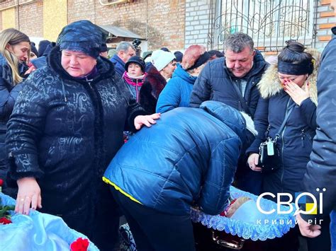 Сьогодні у Кривому Розі простилися з сімєю що загинула від ракетної атаки Новини Нікополя