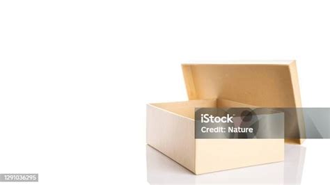 상자 골판지 모형 흰색 배경에 고립 된 배송을위한 갈색 판지 패키지 판지 배달 포장 갈색 상자를 재활용 0명에 대한 스톡 사진 및 기타 이미지 Istock