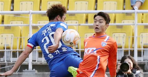 어깨야 팔이야논란의 축구 핸드볼 파울 새 기준은 유니폼 소매 끝