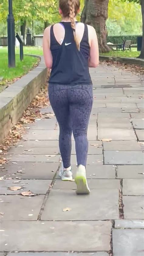 Sporty Pawg In Leggings