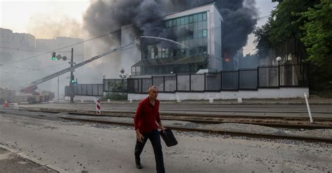 Масована атака РФ на Київ чотири людини постраждали руйнування є у семи районах влада