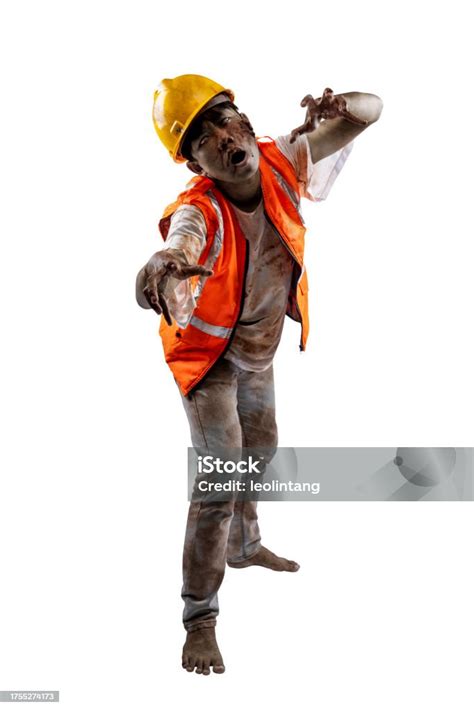 몸에 피와 상처가 있는 무서운 건설 노동자 좀비가 걷고 있다 갈고리 발톱에 대한 스톡 사진 및 기타 이미지 갈고리 발톱 개념 걷기 Istock