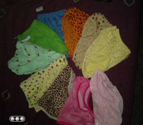 මල් මගේ අලුත්ම පෑන්‍ටි ටික කොයි තරම් පෑන්ටි ළඟ තිබුණත් කඩේක මේ වගේ ලස්සන පෑන්ටි තියෙනවා