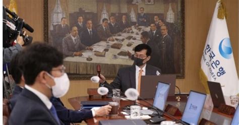 환율은 안정세 자금시장 경색은 부담금통위 이번엔 025p만 올릴까