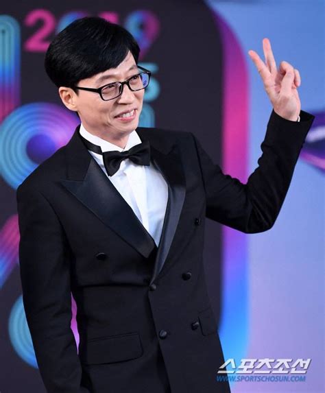 [공식]9년 연속 정상 유느님 유재석 2020 빛낸 올해의 방송인 1위