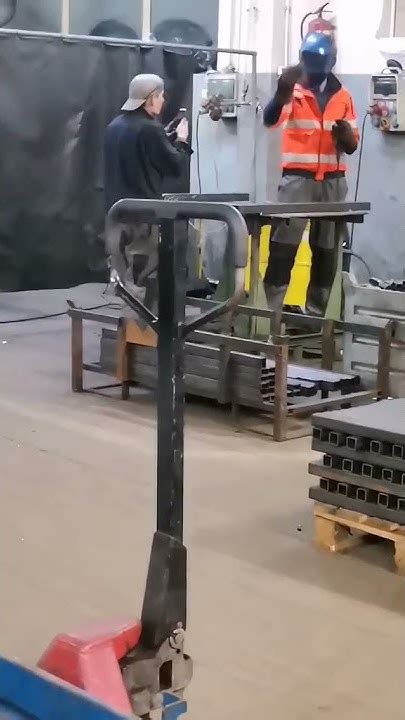 Интересная работа в Польше Сварщик на апарате полуавтомате Youtube