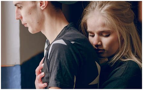 5 знаци дека вашиот партнер „тивко ве изневерува“ Мотика