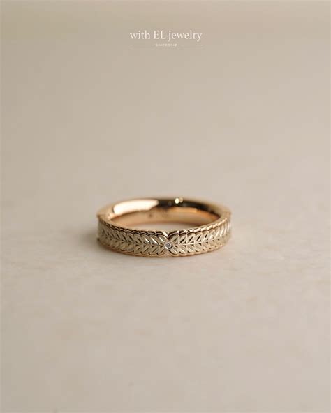 𝐰𝐢𝐭𝐡 𝐄𝐋 위드엘 주얼리 커스텀 웨딩링 순금 결혼 반지 월계 나비가 되다🦋 월계 잎사귀의 방향이 가운데에서 양옆으로 퍼져나가는 월계 버터플라이는 월계수가 모이는