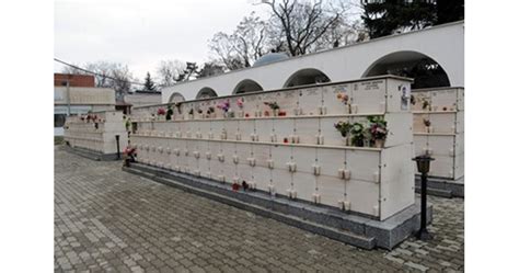 Пешеходци пострадаха при удар между две коли до Централните гробища в София