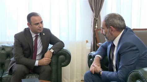 Նիկոլ Փաշինյանը Գլենդելի քաղաքապետ Զարեհ Սինանյանի հետ հայրենադարձությանն առնչվող հարցեր է