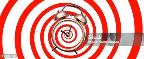 화살표와 빨간색 나선형으로 황금빛 복고풍 알람 시계의 3d 그림 0명에 대한 스톡 사진 및 기타 이미지 0명 나선형 낮 Istock