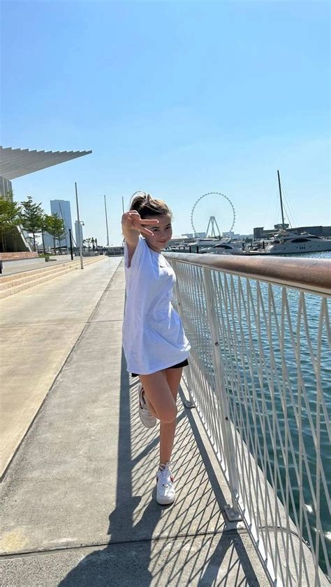 Пин от пользователя Diana 🏻 на доске Винтажные шрифты Модельные позы Фотографии девочек