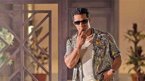 بالفيديو محمد رمضان يستعرض مهاراته في كرة القدم ويحتفل على طريقة