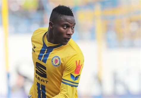 Der Lang Ersehnte Stürmer Suleiman Abdullahi Kehrt Zur Eintracht