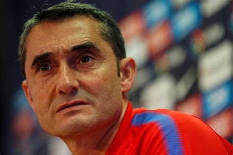 Frida Sofía Estrena Novio Mientras Alejandra Guzmán Posa En La Playa