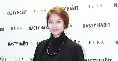 포토엔 공승연 빈틈없는 올블랙 룩