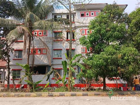 Mizzima ပုံအညွှန်း ငလျင်ဒဏ် ကြောင့်ပျက်စီးသွားသည့် ဝန်ထမ်းအိမ်ရာအချို့နှင့် အပြင်ထွက် နေထိုင