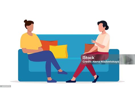 여자들은 소파에 앉아서 뭔가에 대해 이야기합니다 소파에 앉아있는 소녀들끼리의 대화 손님의 이야기를 듣고 있는 여성 벡터 일러스트 레이 션 거실에 대한 스톡 벡터 아트 및