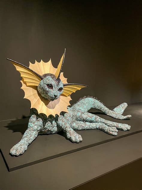 美術展ナビ On Twitter あの姿が三次元に。質感や重量感など何もかもがリアルです。陶器でフシギバナをつくった今井完眞さんは、口や耳