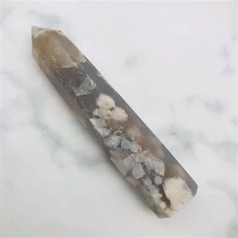 Natural White Cherry Agate Tower For Decoration At Rs 1800 Kg In Khambhat