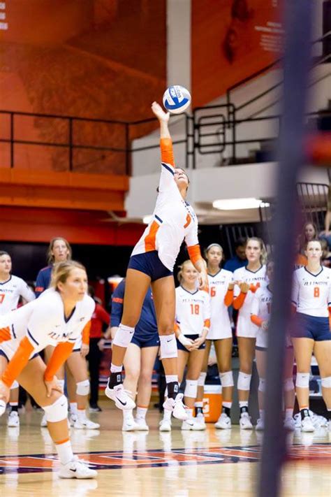 Illini Volleyball Sweeps The Weekend Smile Politely — Champaign