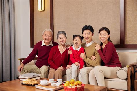 Spring Festival Family Reunion Picture And HD Photos Free Download On Lovepik